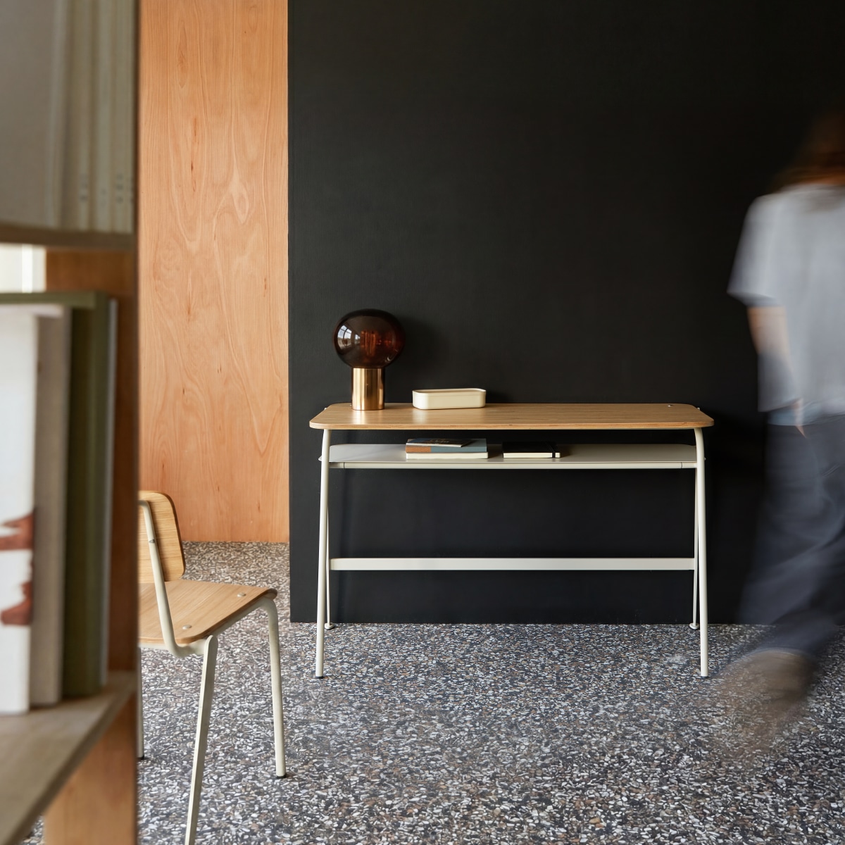 Schreibtisch aus Esche und Metall in Cream - Schlafzimmer ...